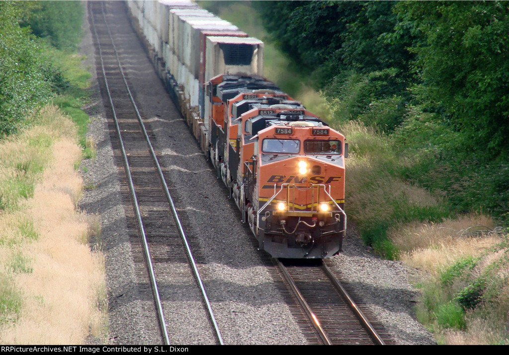 BNSF 7584 Westbound Z at Lowell